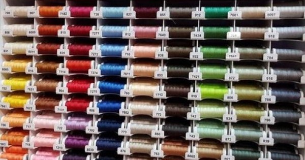 Ariadna 100% műszálas varró cérna 200m több színben